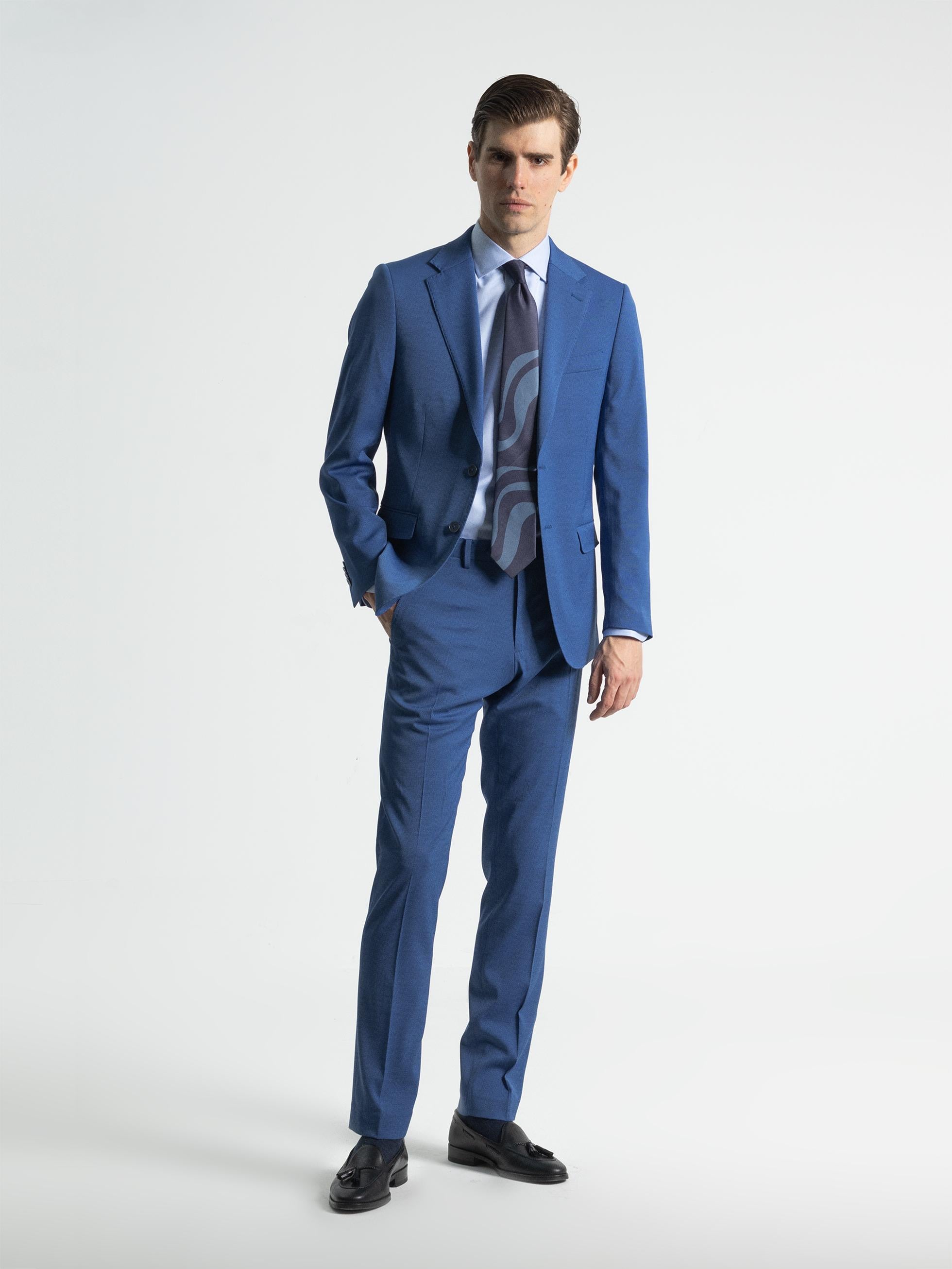 TRAJES – PuroEGO